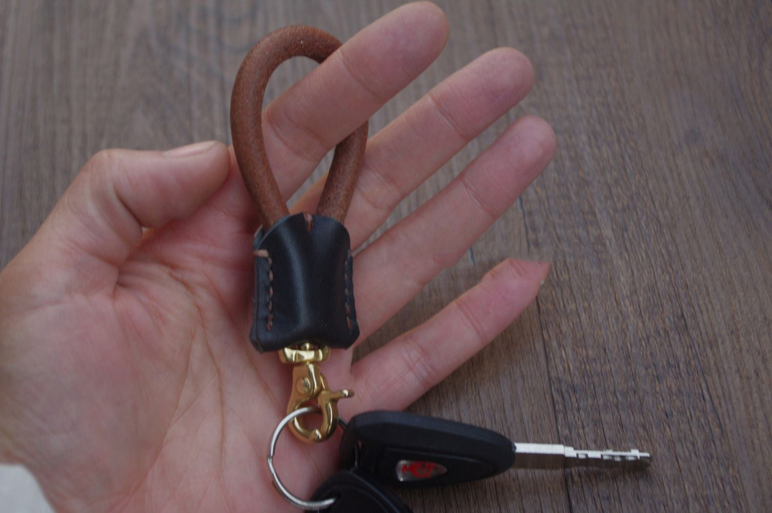 Handmade Leather Keychain Moto KeyChains Key Holders Leather Key Chain ...